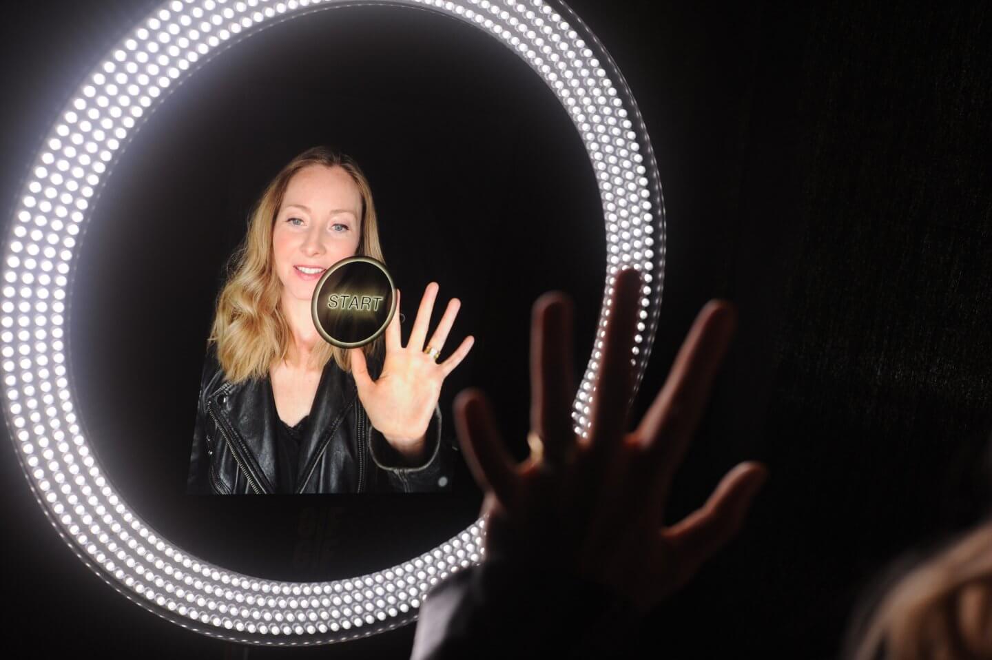 Touch-Free Photo Booth - LOOKLOOK